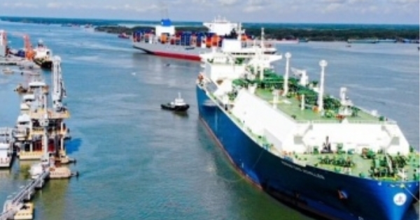 PGS.TS Ngô Trí Long: Nhập khẩu LNG - tầm nhìn mới cho phát triển năng lượng tại Việt Nam