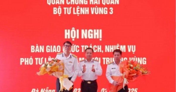 Bàn giao nhiệm vụ Tham mưu trưởng Vùng 3 Hải quân