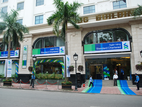 Standard Chartered Việt Nam nhận danh hiệu “Tập thể lao động xuất sắc”